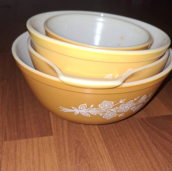 Pyrex | Kitchen | Vintage 97s Mcm Pyrex White Flower Butterfly Gold ...
